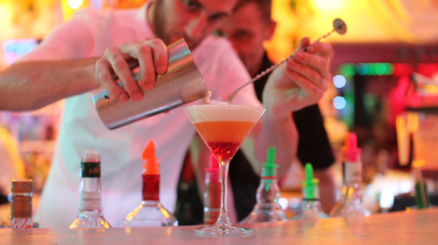 Tauchen Sie ein in die Kunst der Mixologie: Cocktailkurs im Lieschen ...